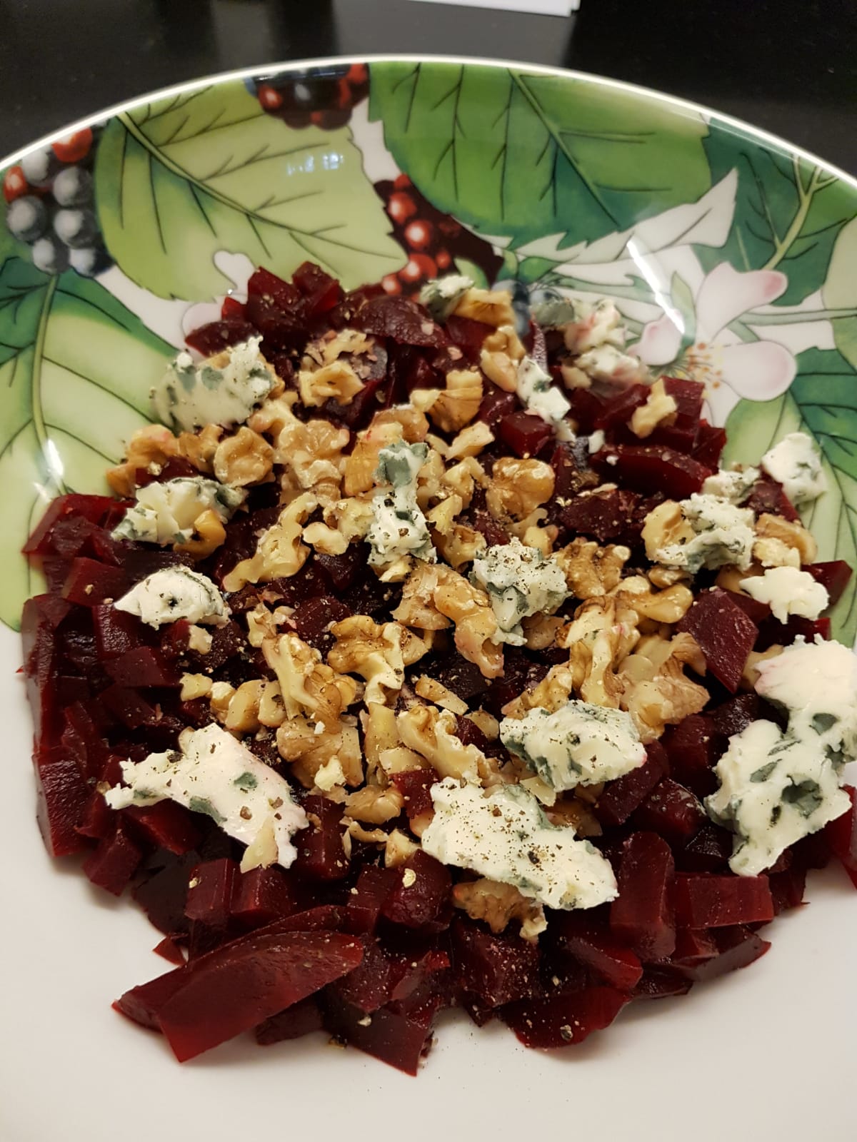 Rode bieten salade met walnoten en roquefort - LipoMASTER | Apeldoorn